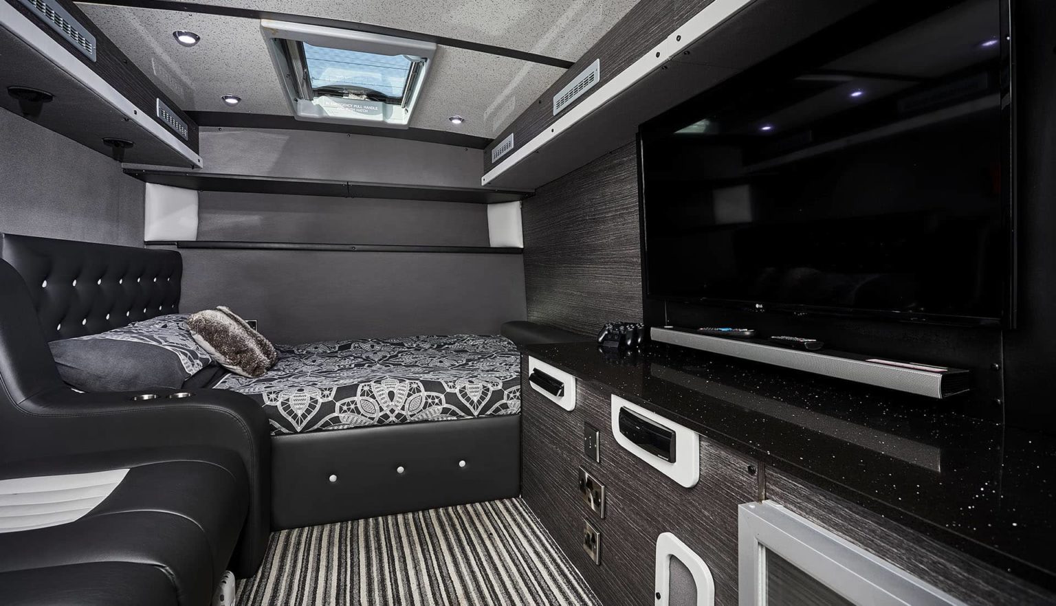 Sleeper Bus - MM Band Services