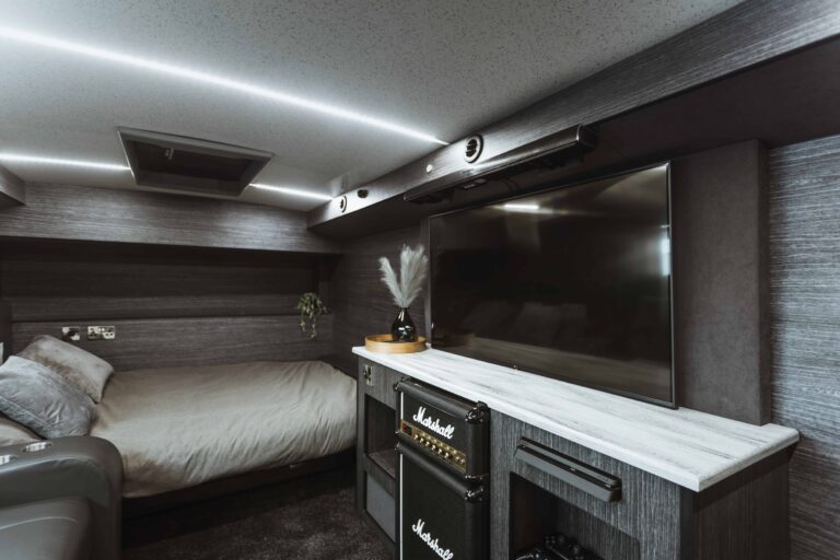 Sleeper Bus - MM Band Services