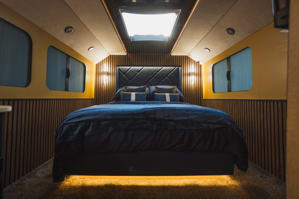 Sleeper Bus - MM Band Services